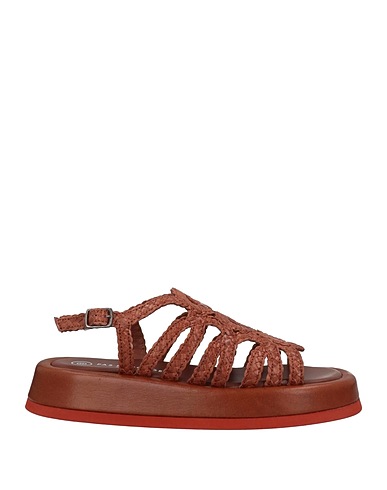 PAS DE ROUGE | Tan Women‘s Sandals | YOOX
